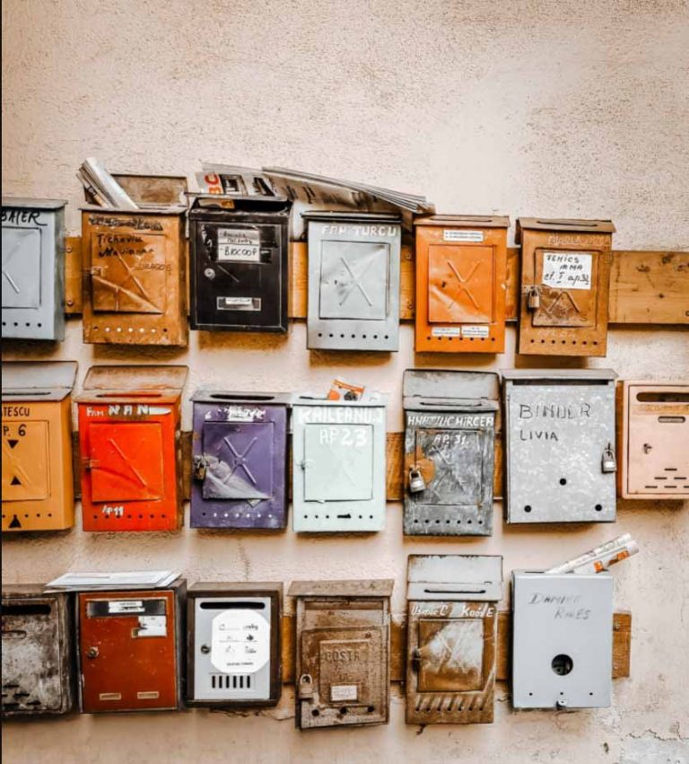 ¿Cómo instalar un buzón inteligente? - Deliberty